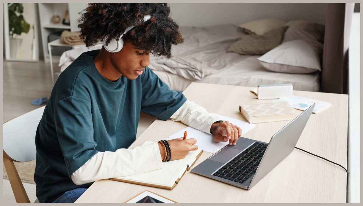 7 essential gadgets for your dorm room